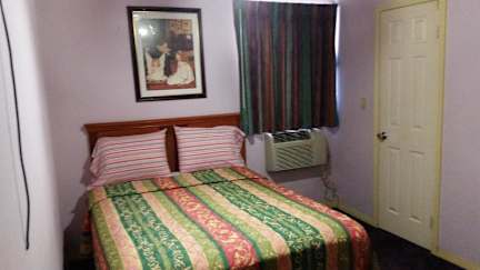Walls Motel Long Beach in Long Beach, USA - Book Budget Hotels with ...