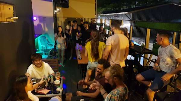 Dorms Kl - Bed, Beer & Butter Chicken - Bukit Bintang