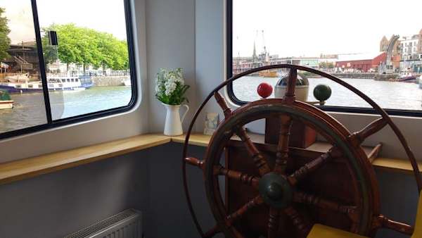 Kyle Blue - Bristol Harbour Luxury Hostel Boat - Bristol