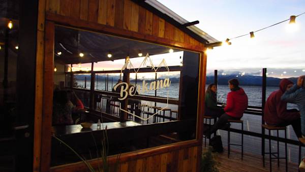 Berkana Hostel Y Bar De Playa - San Carlos de Bariloche