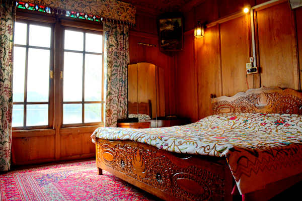 Golden Flower Heritage Houseboat - Srinagar