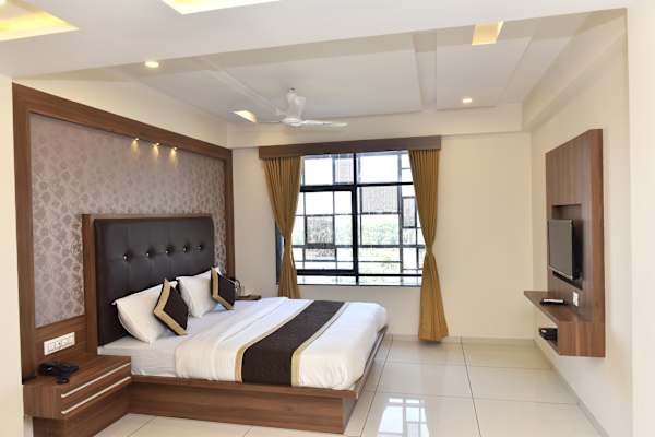 Hotel Royal Square By Sky Stays - Ahmedabad