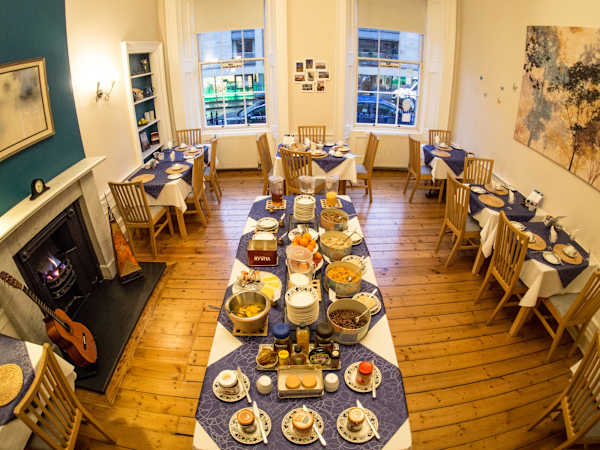 Bright Double Room With Shared Shower Room - Edinburgh