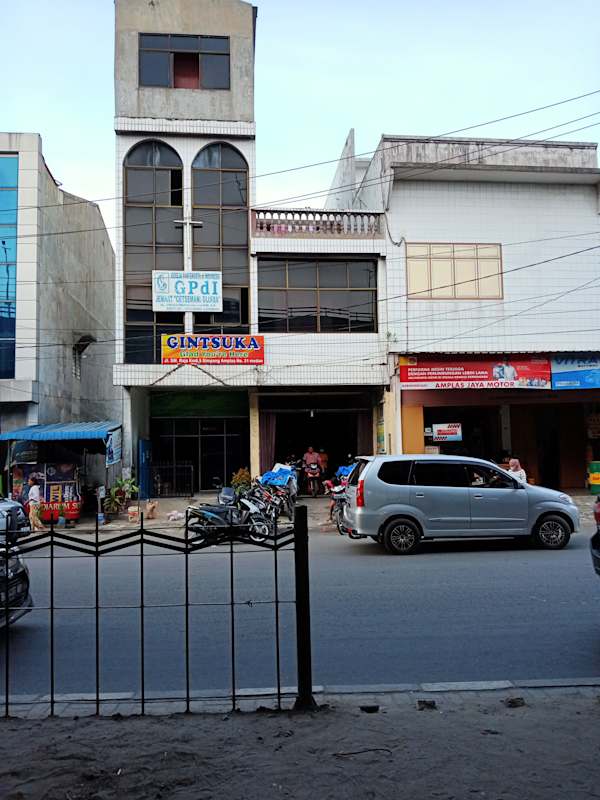 Gintsuka Hostel Kualanamu - Bukit Lawang Hub - Medan