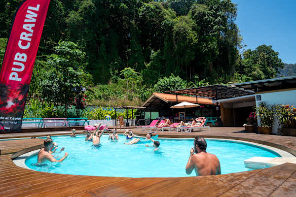 Base Ao Nang Beachfront By Nomads - Ao Nang