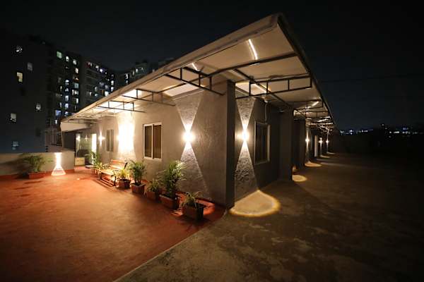 Cabin Stay Airport- The Hubz - Mumbai