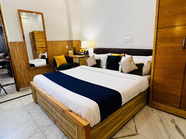 Divine Inn Hotel Rajouri Garden - New Delhi