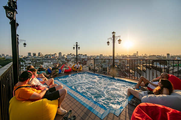 Lake View Backpackers Hostel Rooftop Bar - Hanoi
