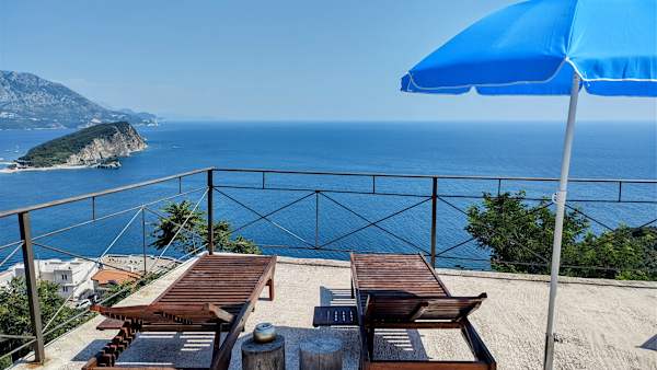 The High Hostel - Budva