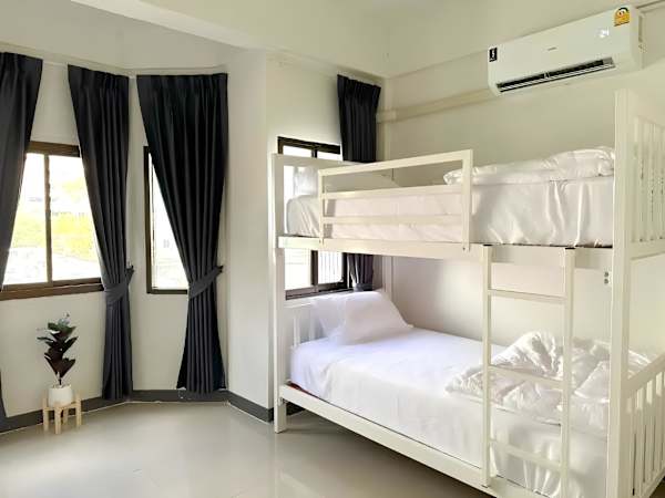 Montana Hotel & Hostel Karon Phuket - Karon Beach