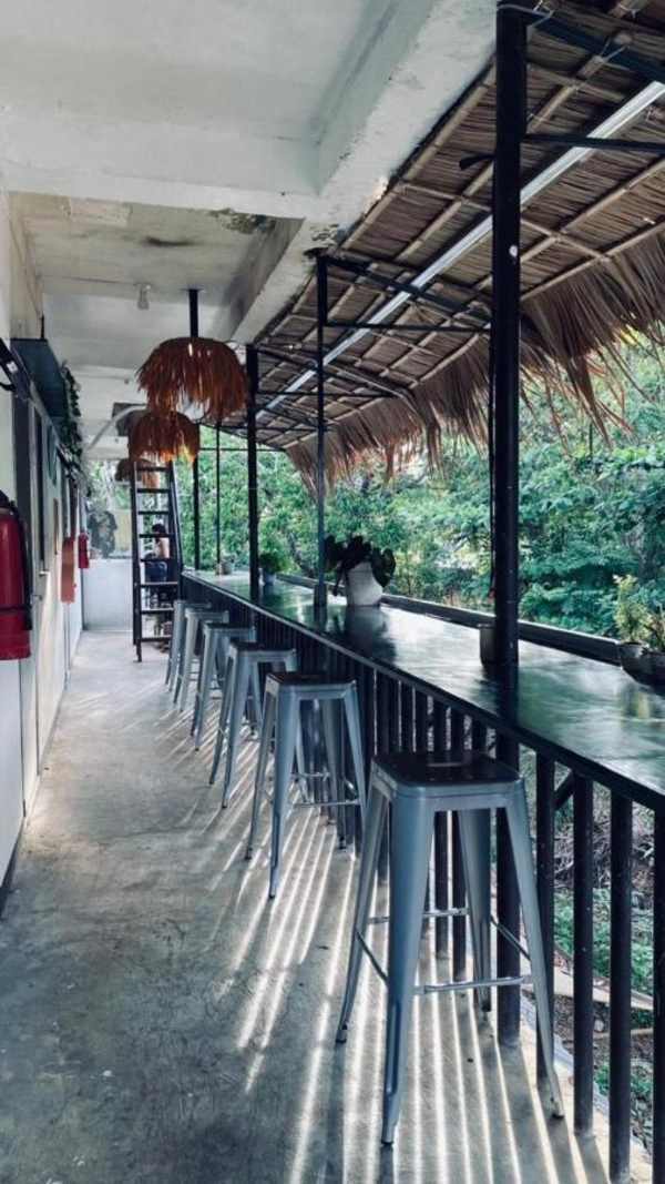 Duck And Drift Hostel - Puerto Princesa