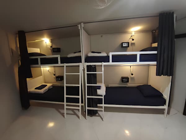 Baby Shark Hostel Loh Dalum Bay - Ko Phi Phi Don