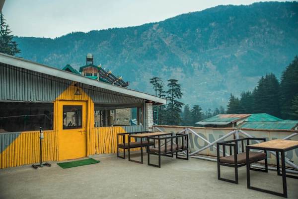 The Massif Dorms & Cafe - Manali