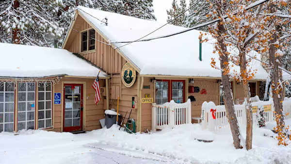 Sleepy Forest Hostel - Big Bear Lake, CA