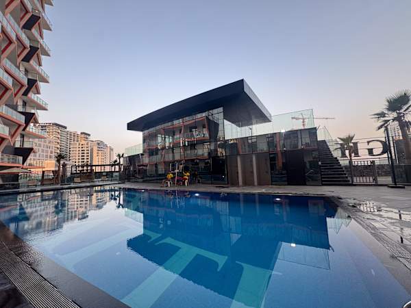 Grapeful Stay Hostel Dubai | Gym & Pool Access - Dubaï
