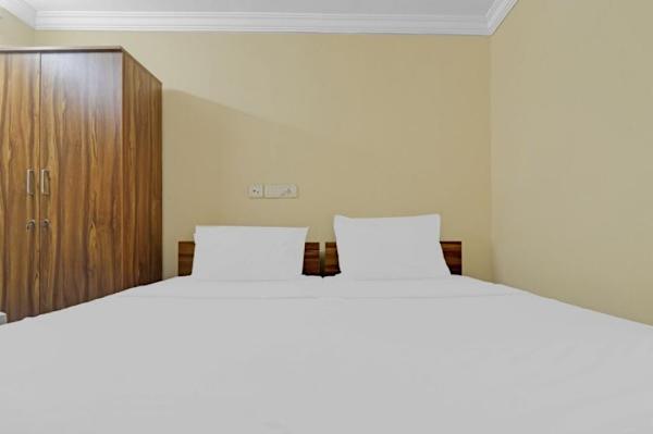 White Carnations Hotel - Hyderabad