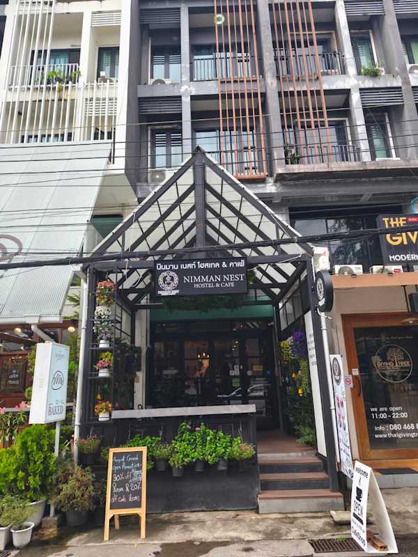 Nimman Nest Hostel & Cafe - Chiang Mai