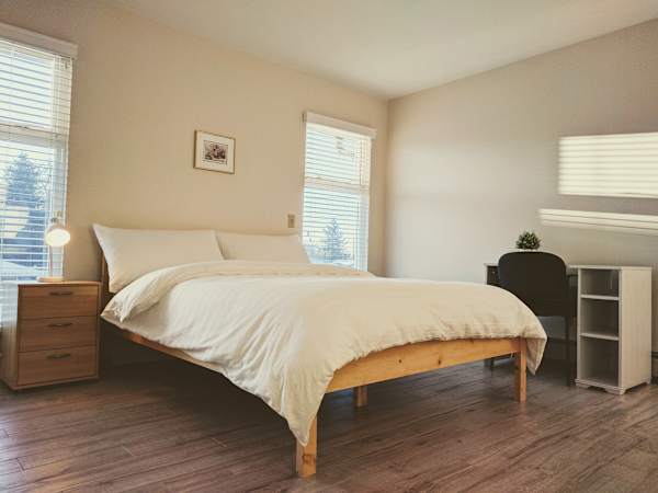 Homey Backpacker Stay - Burnaby