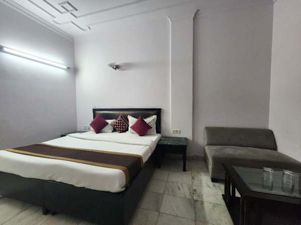 Hotel Grand Central Near Karol Bagh Metro - Delhi