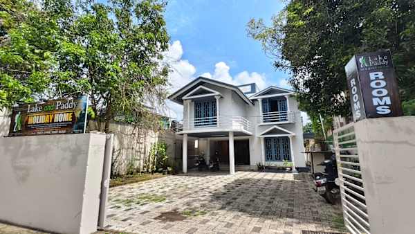 Lake And Paddy Holiday Home - Alappuzha