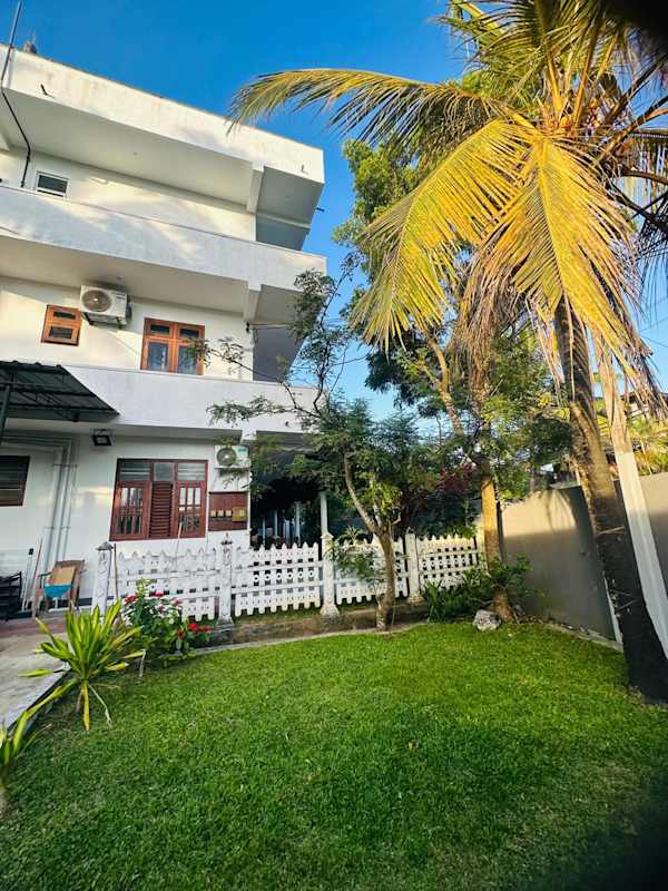 Lyra Mirissa - Mirissa