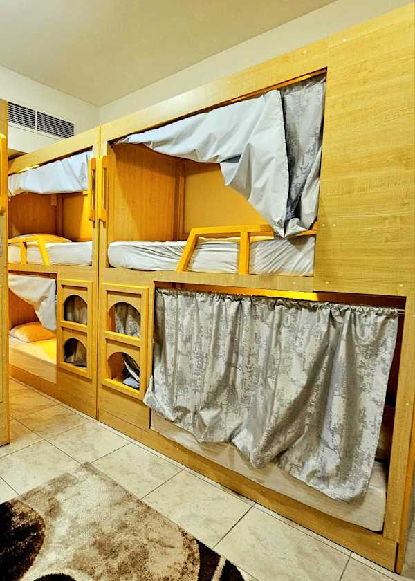 Come Experience Dubai Marina With Luxury Capsule - Dubaï