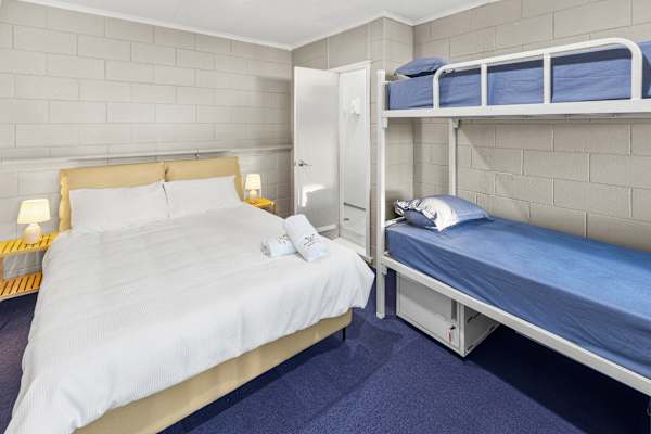 Flying Pig Backpackers - New Zealand