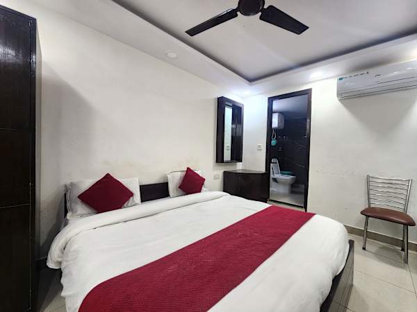 Hotel Satyam Near Ramakrishna Ashram Metro - Delhi, India