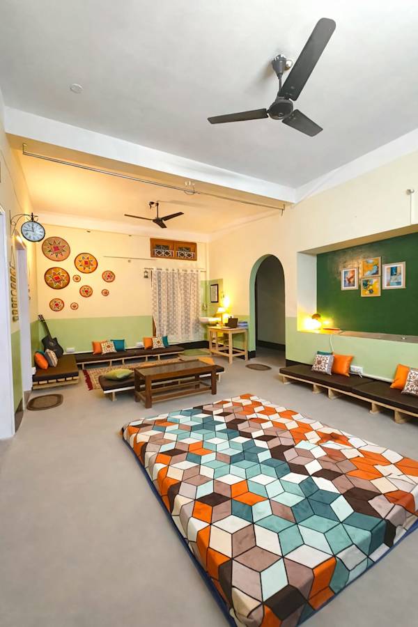 The Nomad's Sarai (Backpakers Hostel) - Guwahati