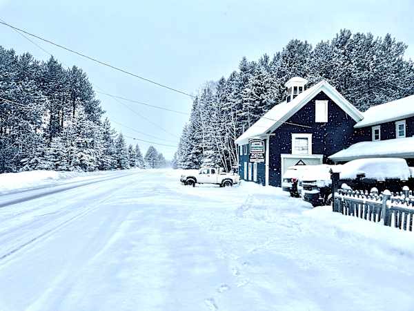 The Maine Roadhouse Hostel & Lodge Llc - Maine