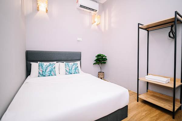 Swing & Pillows @ 87 Chulia St, Georgetown Penang - Penang