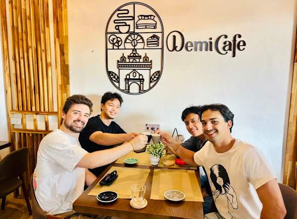 Demi Cafe And Hostel - Vientiane