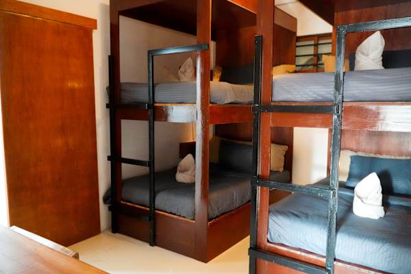 Who's Gloria - El Nido