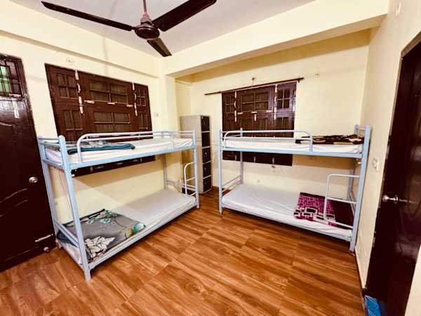 Awara Hostels & Dormitory - Lucknow