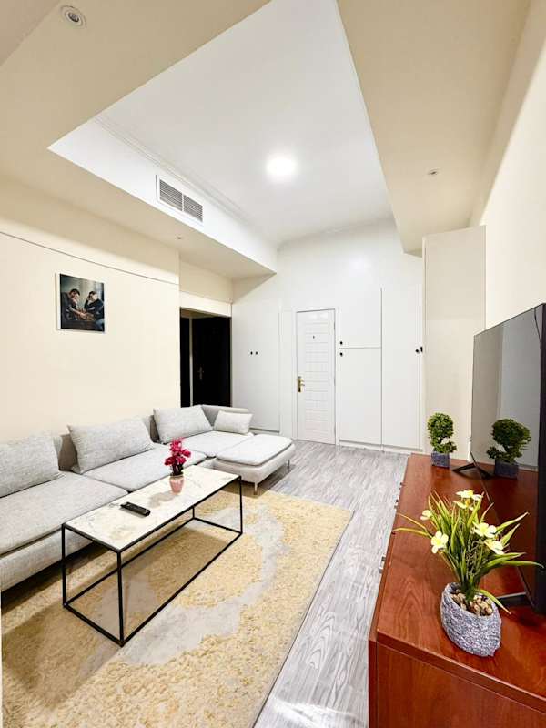 Japanese Capsule Hostel Near Insurance Market Metro - Dubaï