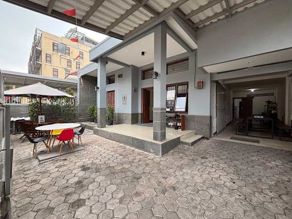 Base Seven Hostel - Bandung