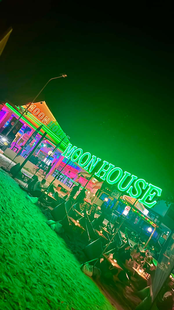 Moon House Beach Bar & Hostel - Ko Pha Ngan