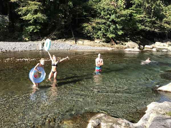 Earth Hostel ~ The Riverhouse - Nikko