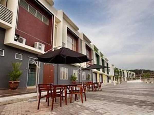 Sri Enstek Hotel Near Klia & Klia2 - Sepang