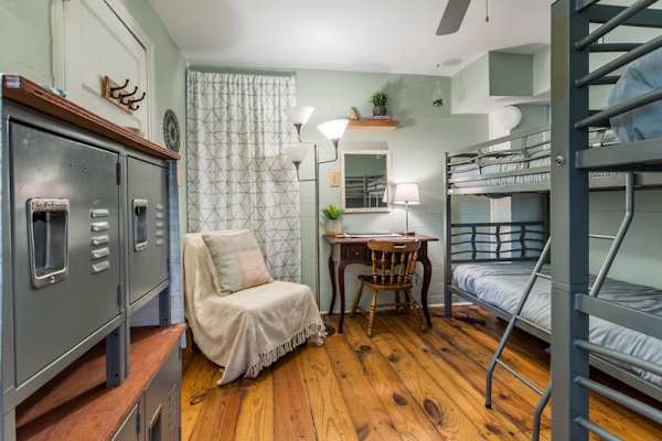 Charlestons Notso Hostel - Charleston, SC