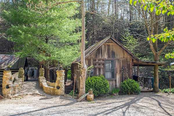 Standing Bear Farm Hostel - Tennessee