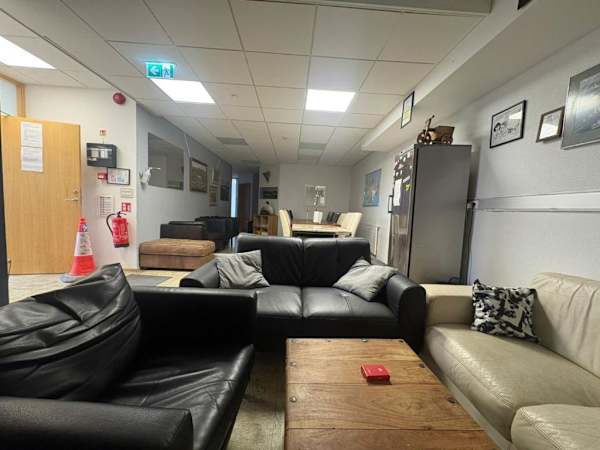 Astin Er Svarid Hostel - Islande