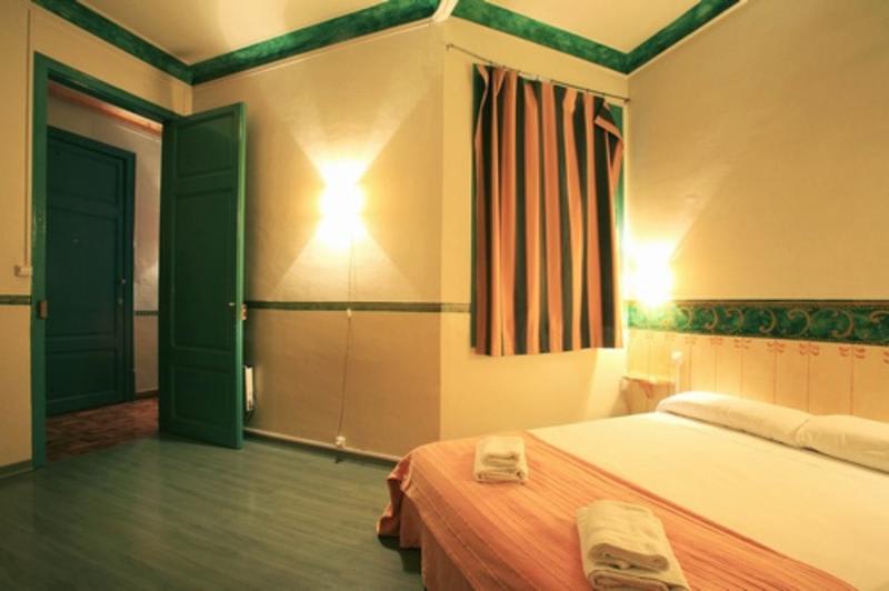 Medea Hostal - Barcelona