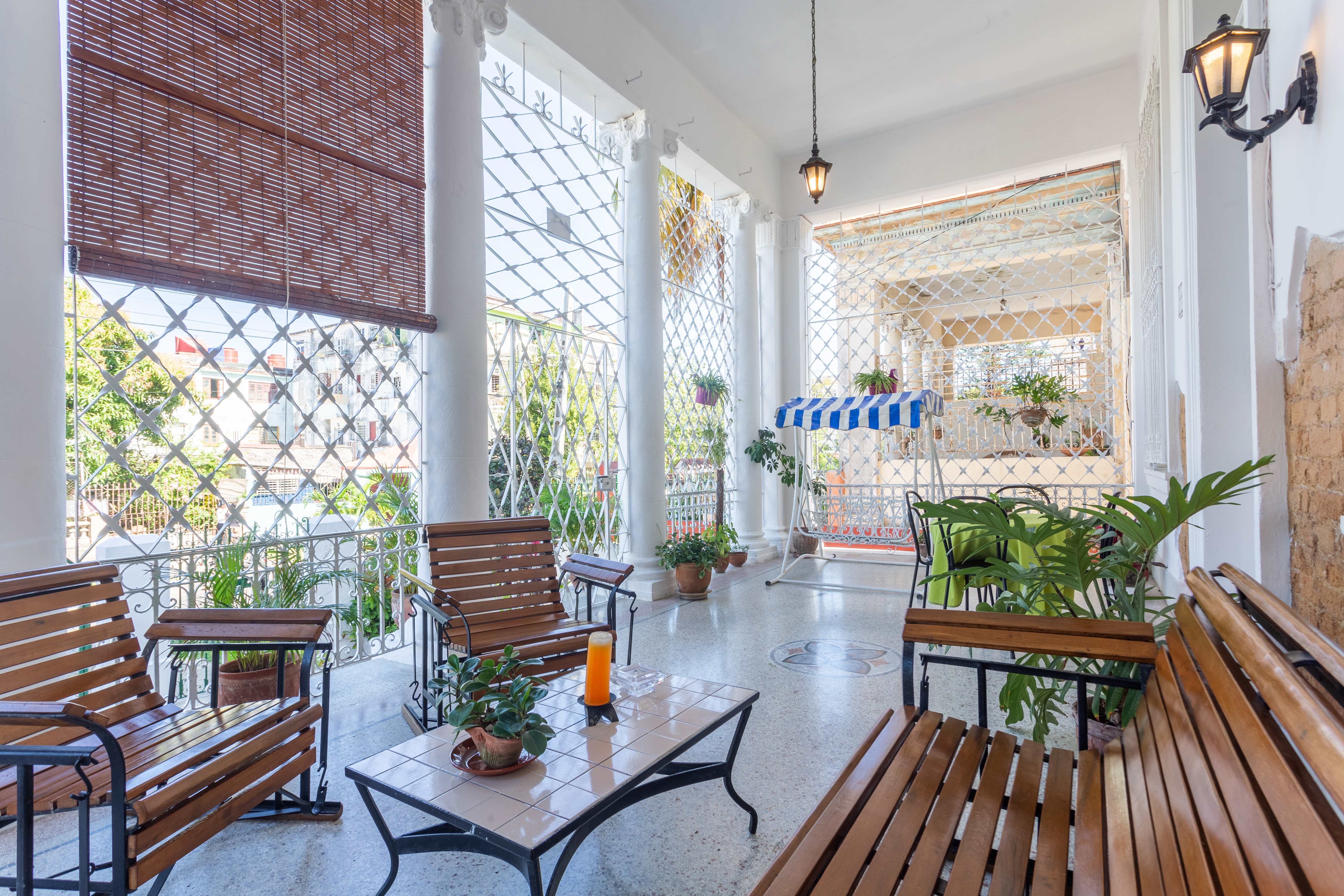 King Size Bd, Best Location, Parking & Wi-fi - Cuba