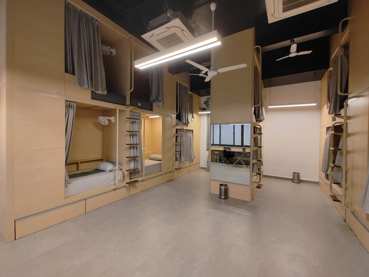 Commune Pods Golf Course Road - 구르가온