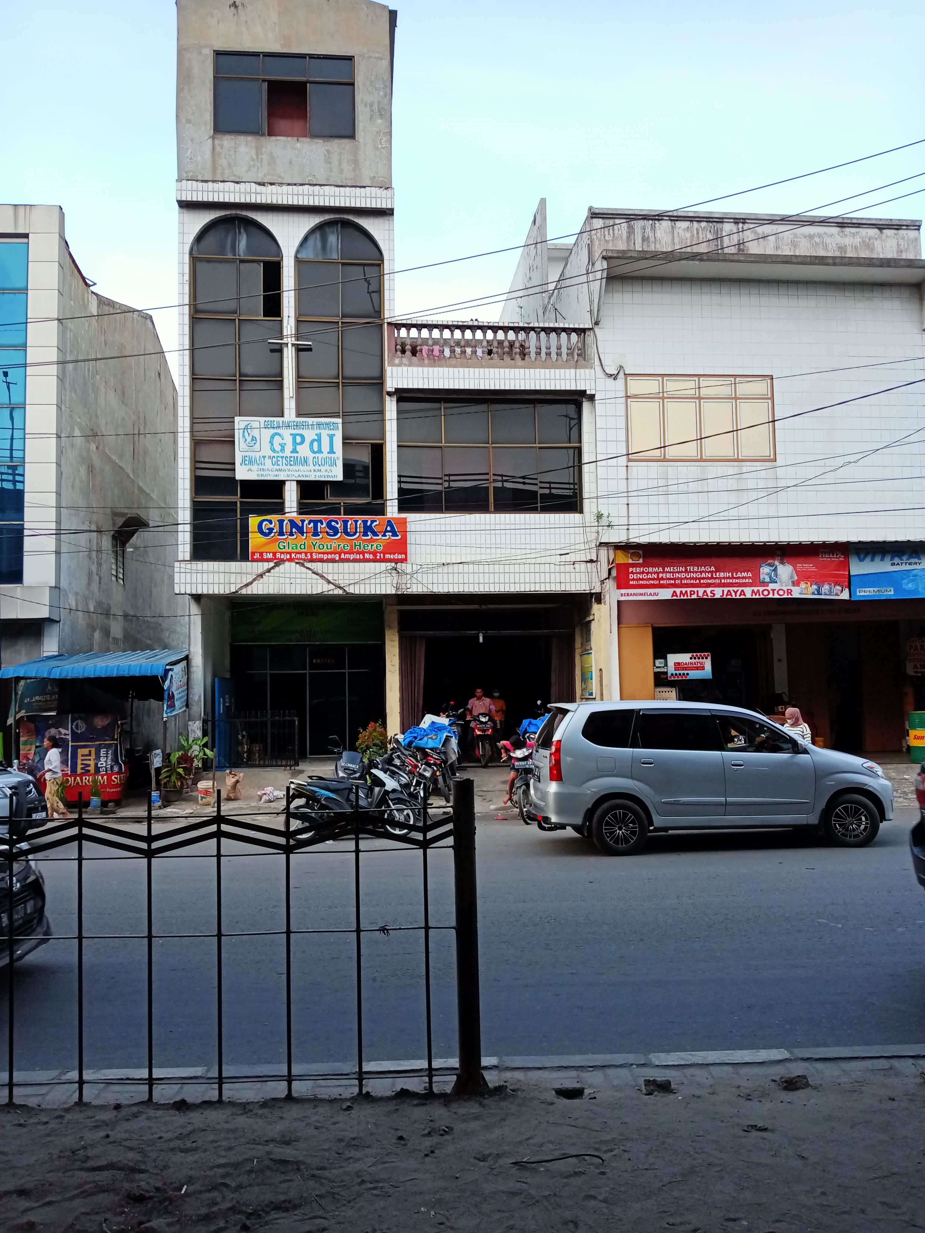 Gintsuka Hostel Kualanamu - Bukit Lawang Hub - Medan