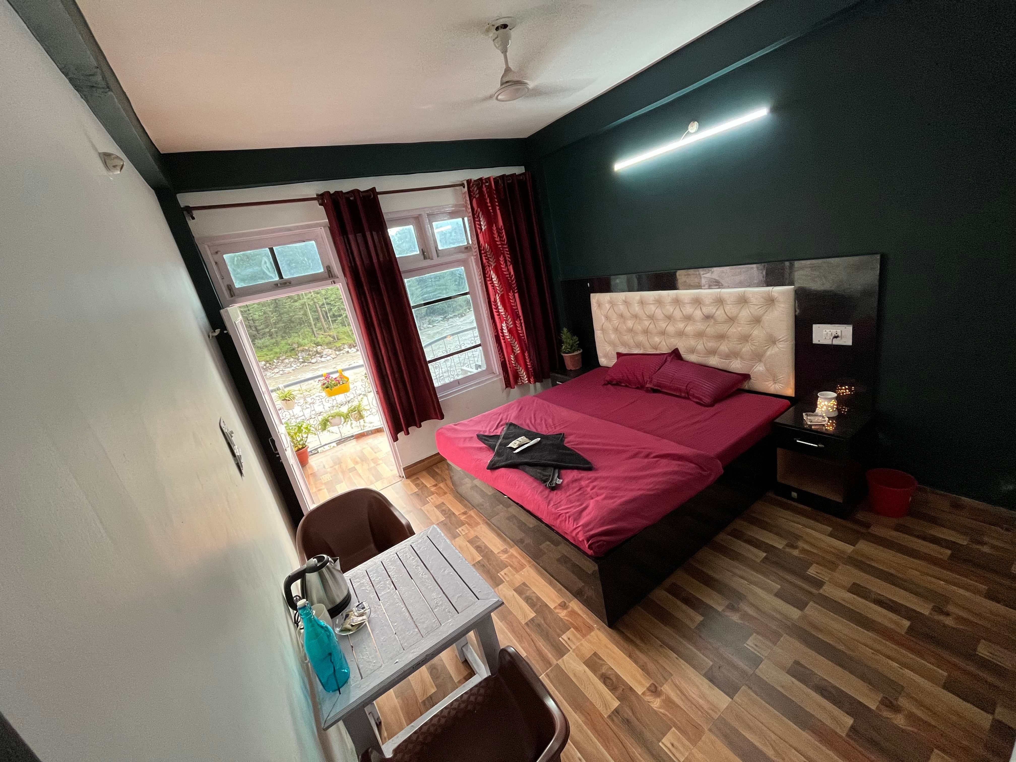 Shanti Cafe & Hostels - Mandi