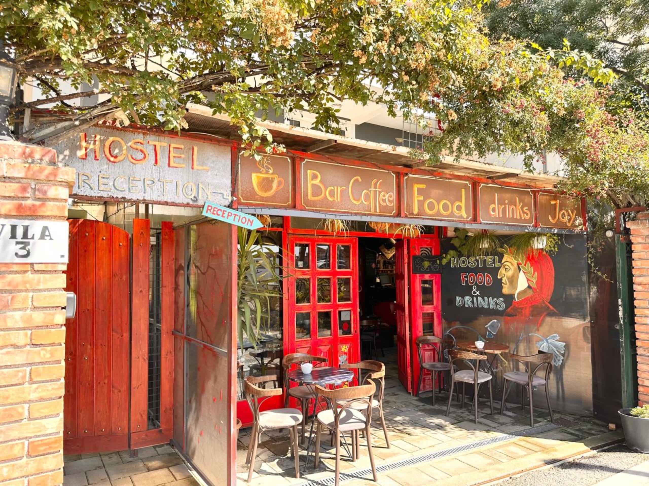 Divina Hostel - Tirana