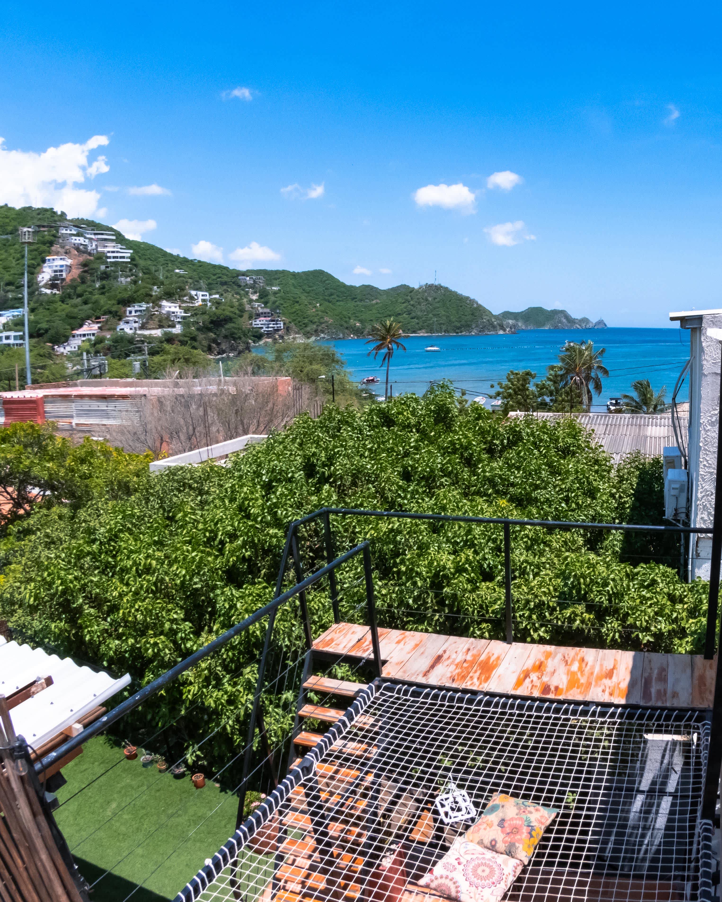 Ocean Lovers Dive Center & Hostel - Taganga