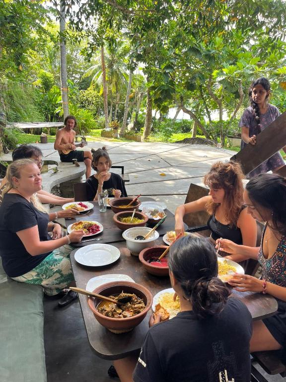 Thelakehostel - Hikkaduwa